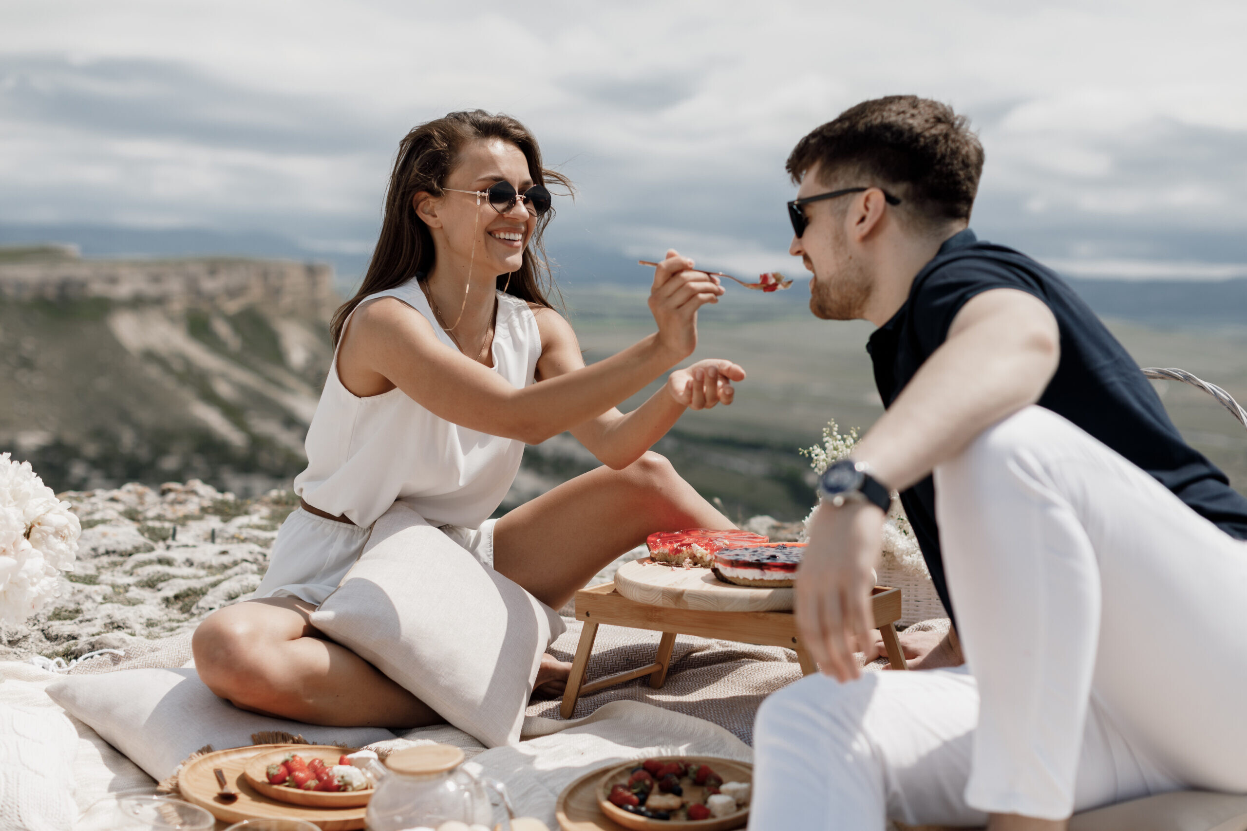 11 Unconventionally Cute Date Ideas to Experience in 2022
